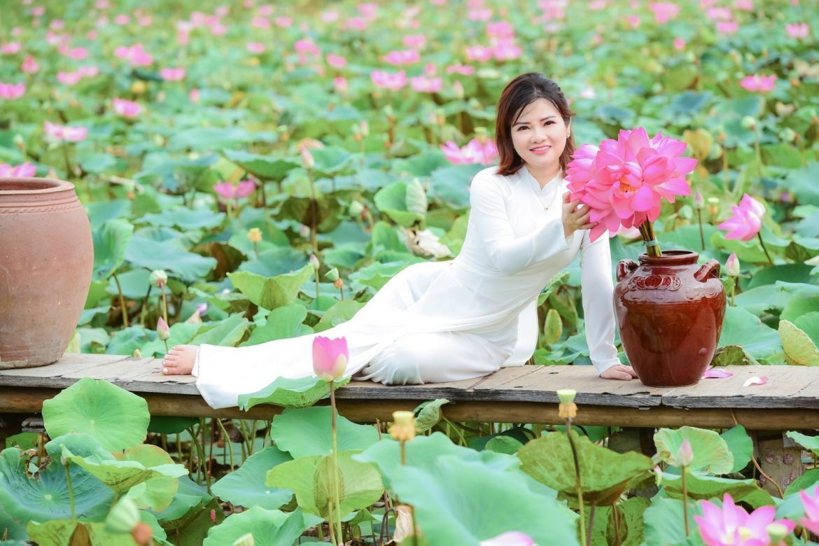 Hồ Sen Tam Đa - Điểm check in đẹp Hút hồn tại Sài Gòn - Love Áo Dài